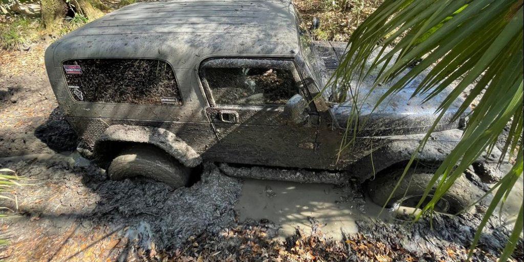 Safety Rules for Stuck Vehicles - Jeep Beach Academy